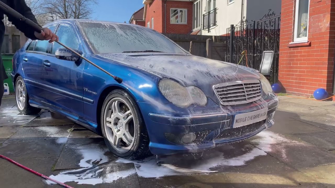 4K Mercedes W203 C32 AMG Maintenance wash - YouTube
