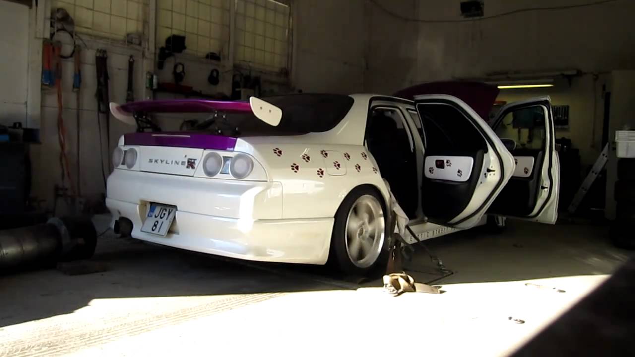 R33 4-door GT-R - YouTube