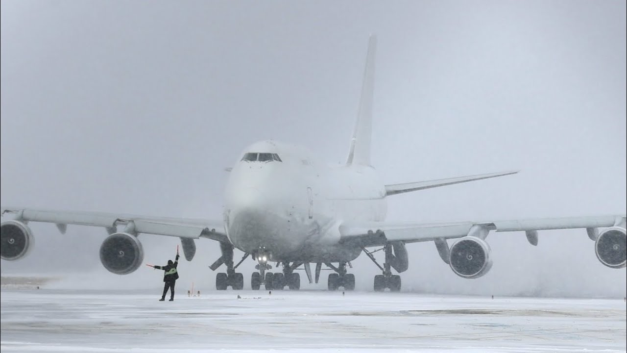 747 snowstorm arrival YHM! - YouTube