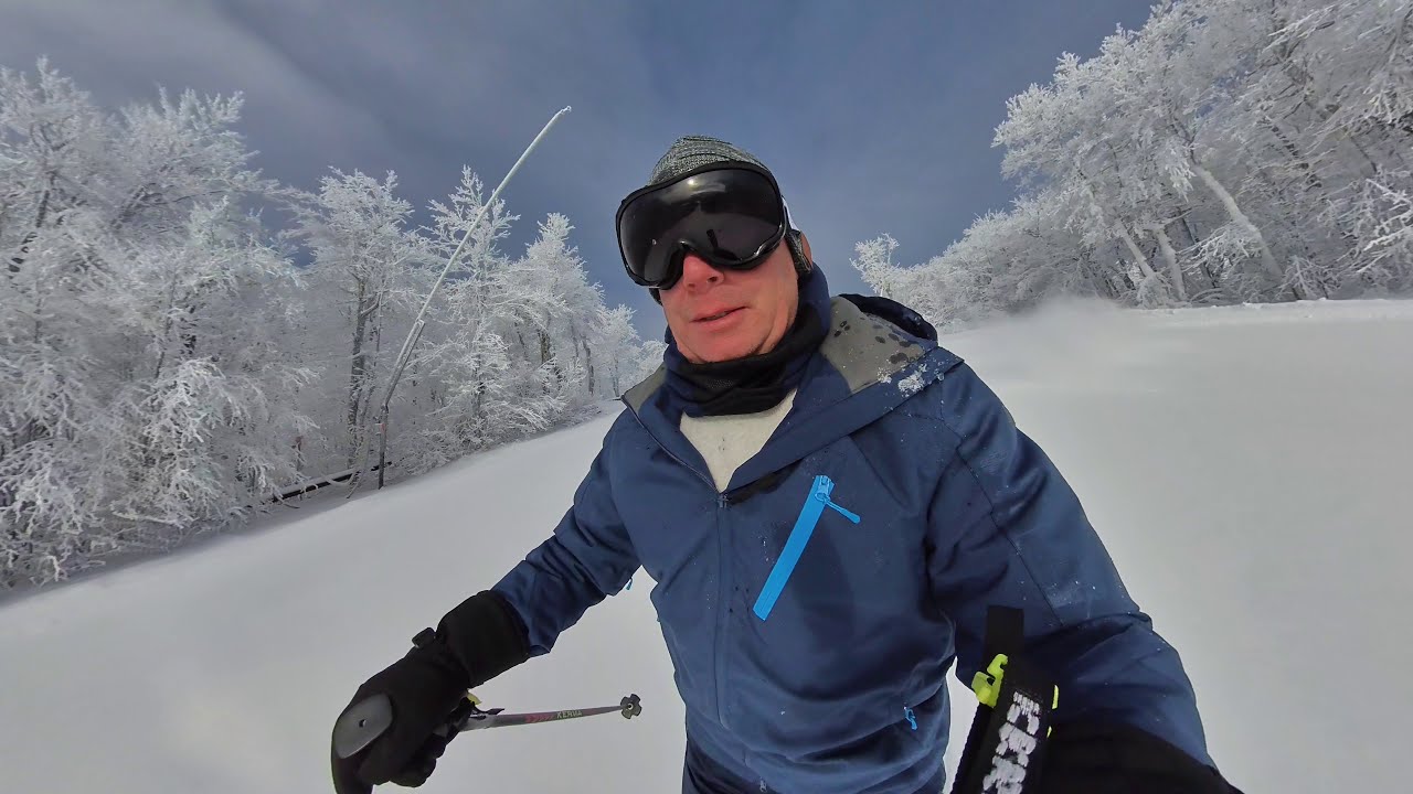 Skiing in 4K - YouTube