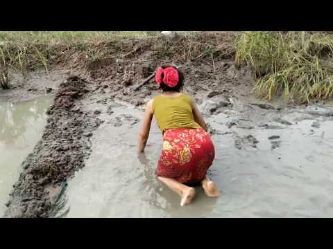 Amazing beautiful girl Fishing in the field - How to Catch Fish at battambang ( part 31)