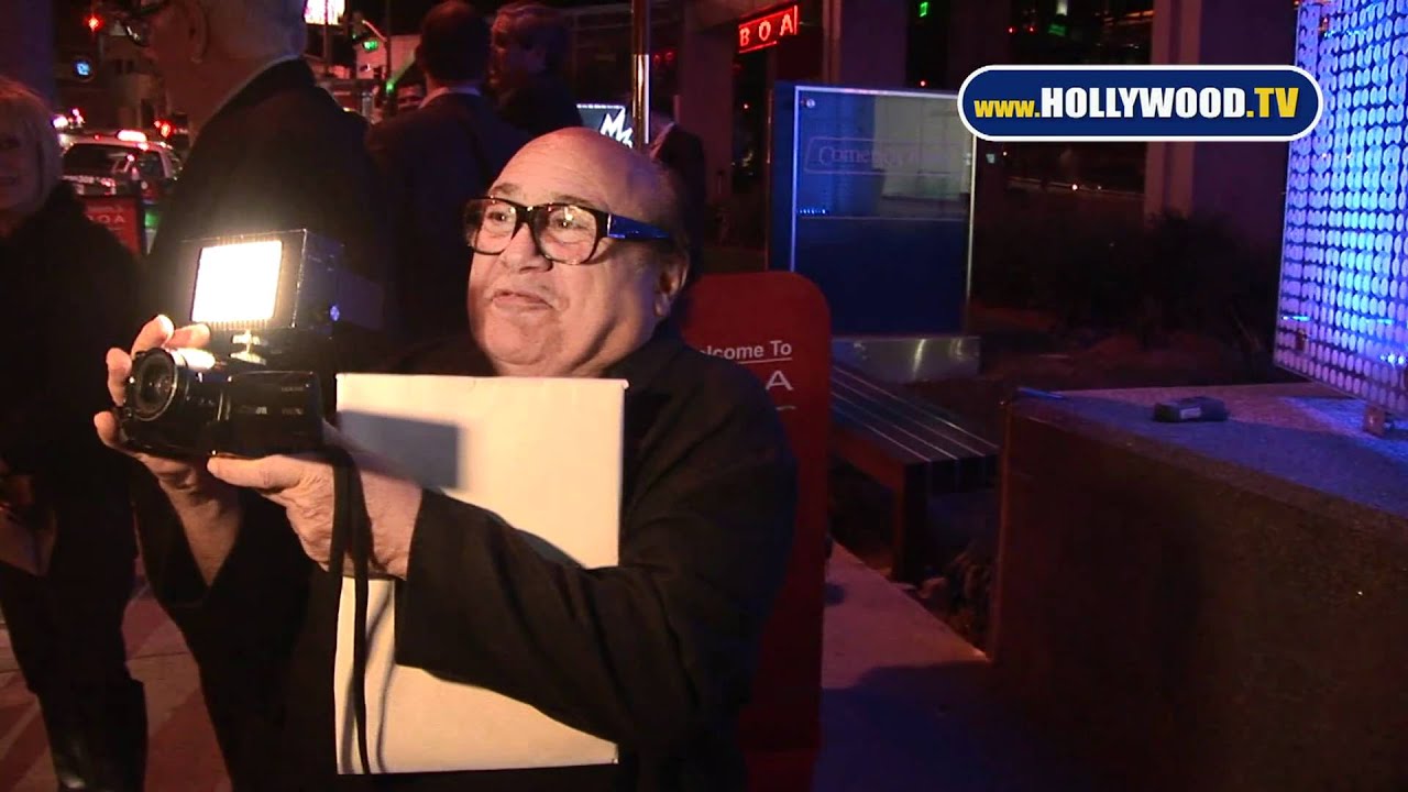 Danny DeVito Tries to Fool Paparazzi, Fails - YouTube
