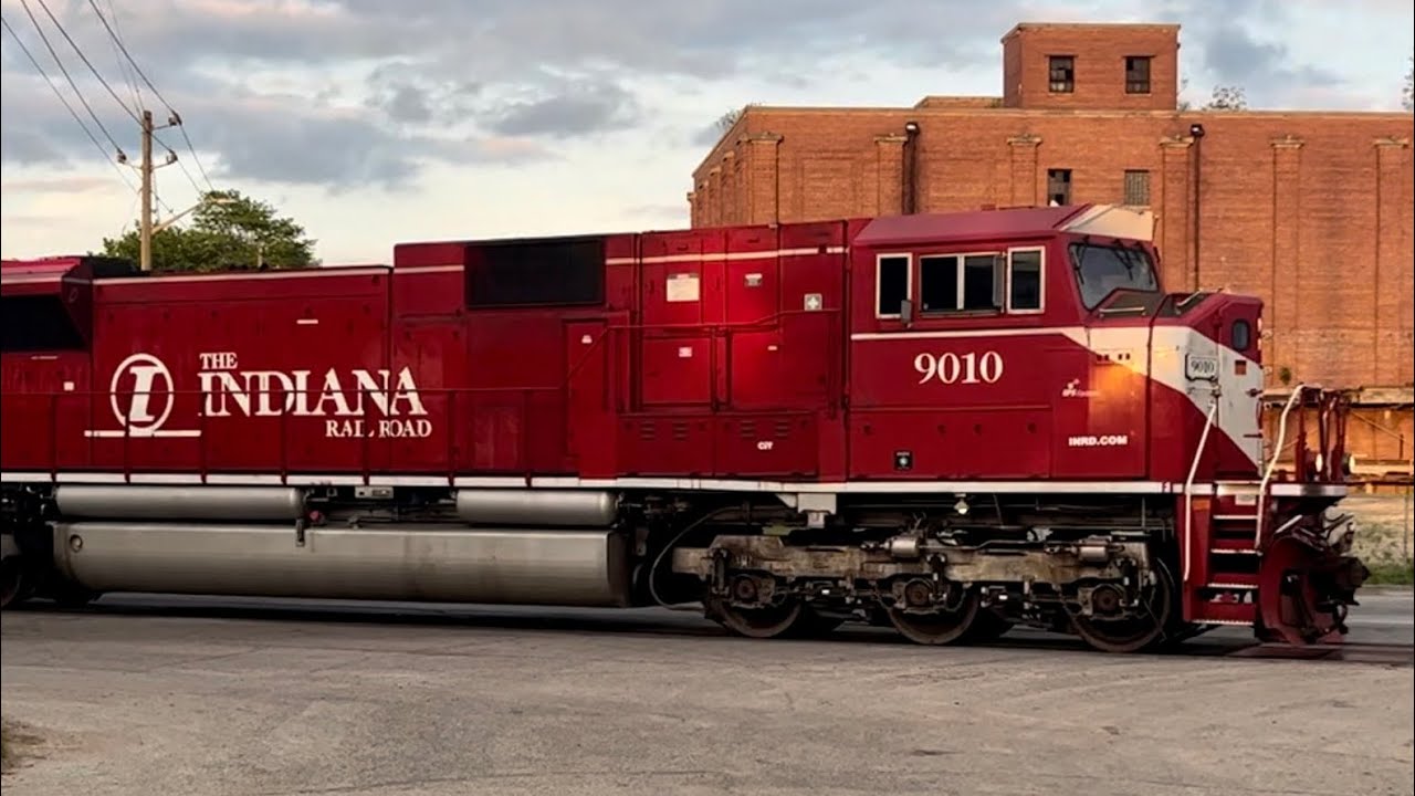 LIVE ACTION on the Indiana Railroad INRD line. - YouTube