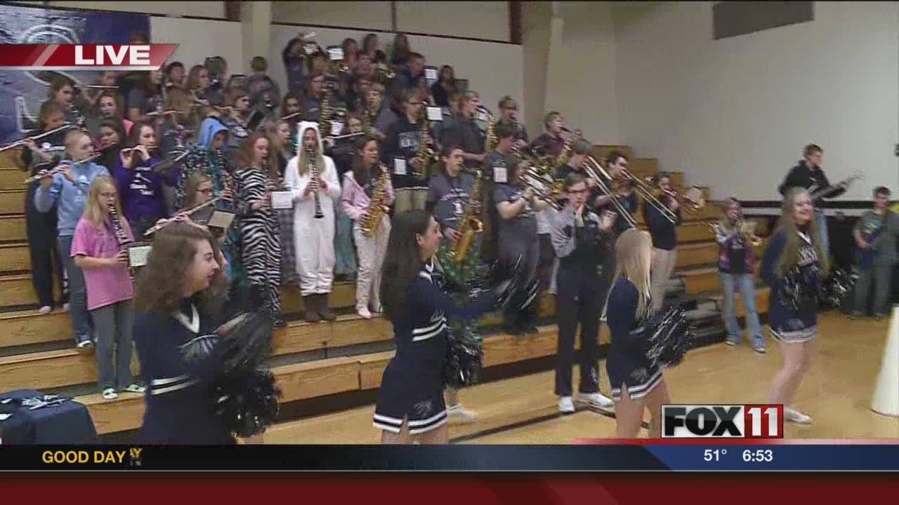 Jamming with the Xavier High School band - YouTube