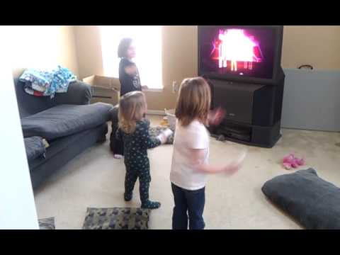 Kelsey, kayley, and matyia dancing to just dance - YouTube