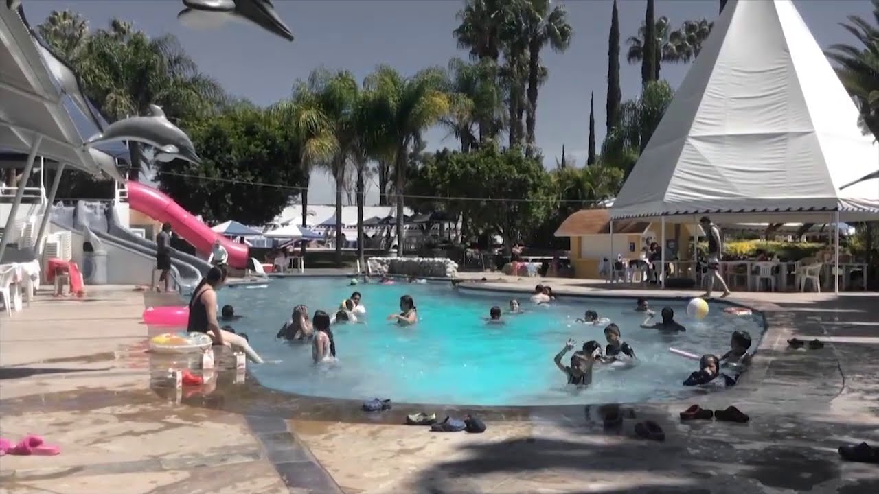 Abren al público el parque acuático Splash en Silao. - YouTube