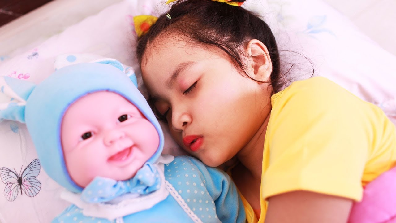 Mina as a princess is going to take care of Doll - YouTube