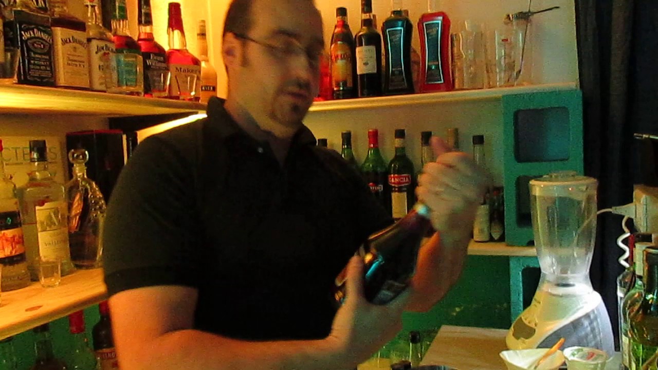 Brandy Alexander Coctel - Damian Banega - Americano Drinks - YouTube
