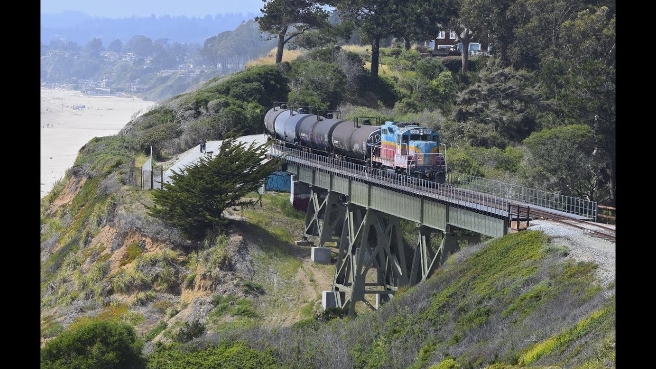 Trains Return to the Santa Cruz Branch - YouTube