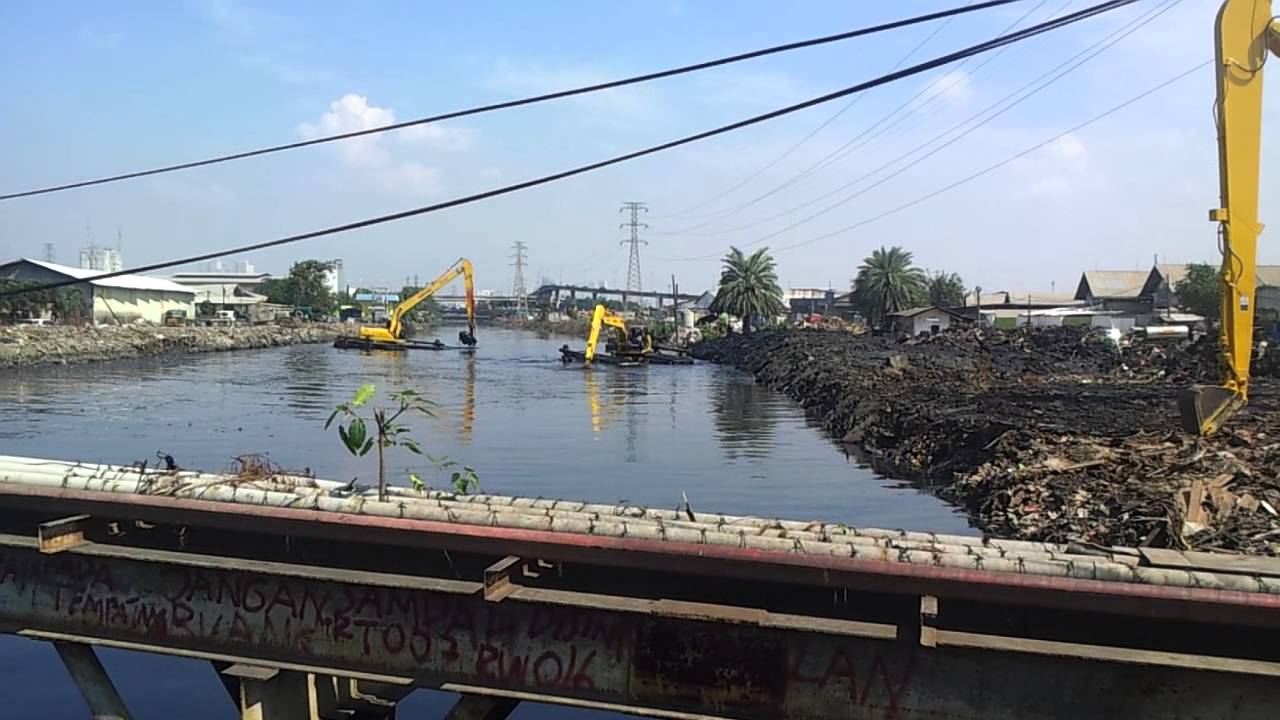 ULTRATREX FLOATING EXCAVATOR AMPHIBIOUS SWAMP BACKHOE JAKARTA INDONESIA ...
