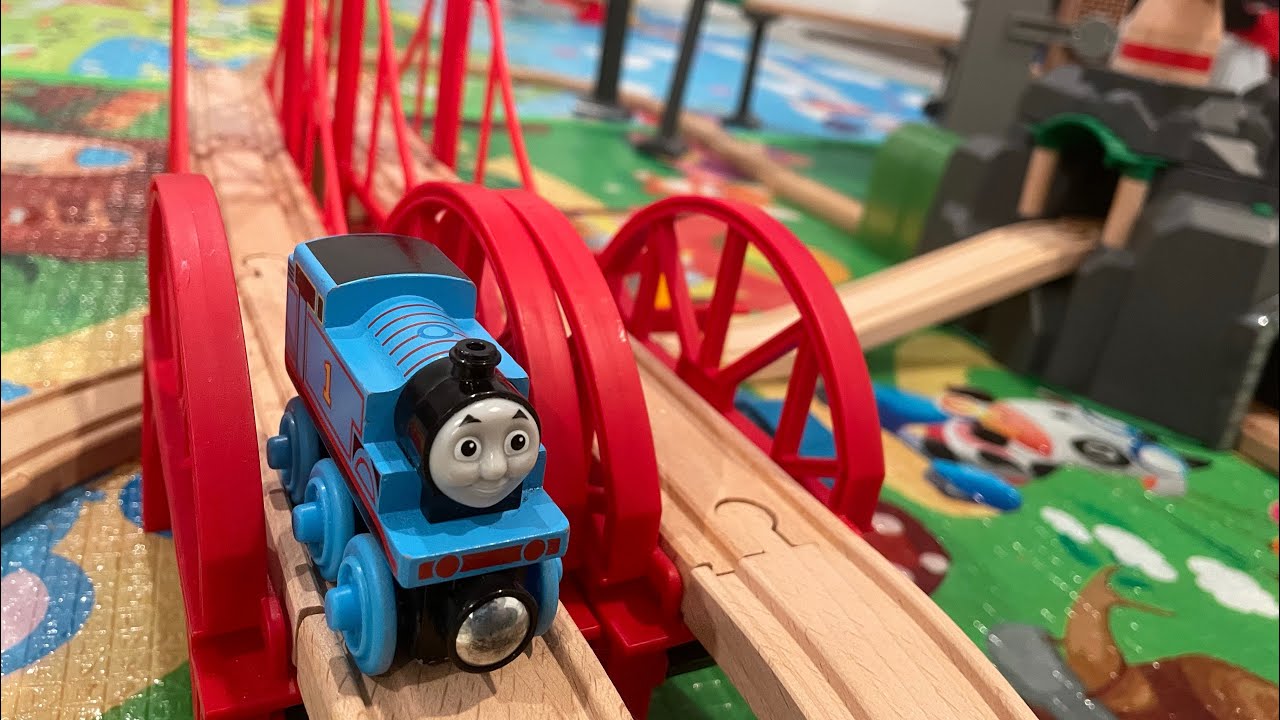 Thomas Brio Train Gold Delivery - Double Bridge! - YouTube
