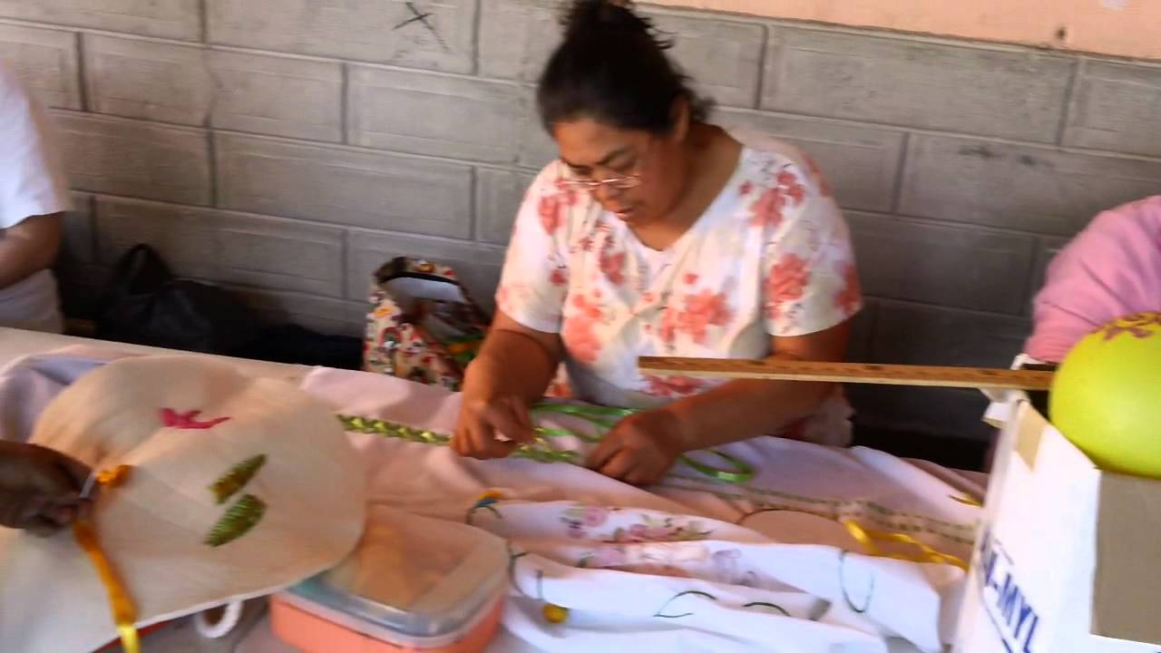 clases de bordado con liston en la parroquia de Romita - YouTube