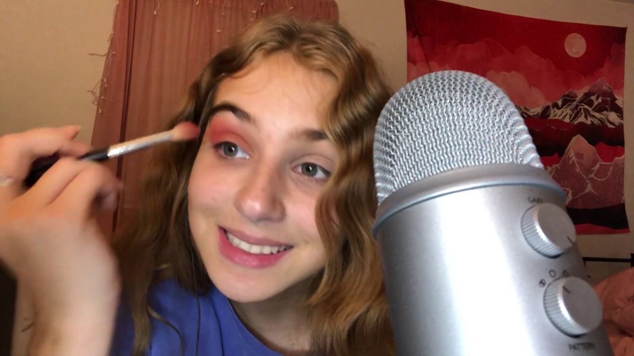 ASMR | GRWM Doing My Eyeshadow | Rambling and Tapping - YouTube