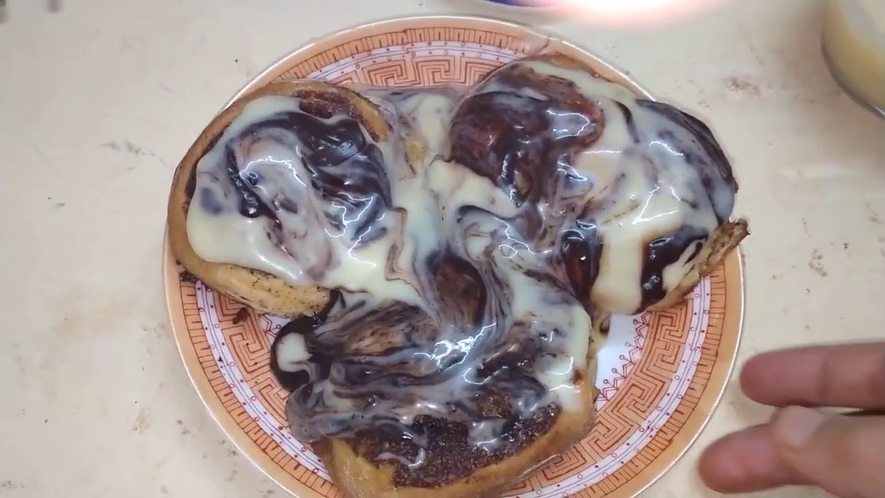 طريقه سهله لعمل السينابون/مع heba elsayed - YouTube