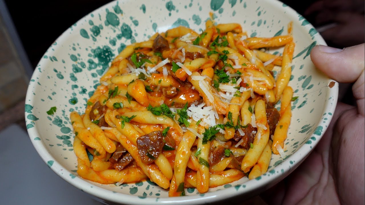 Una Pasta ricca di storia e... Salsiccia Calabrese - YouTube