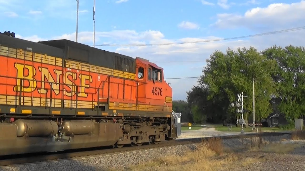 BNSF 4576 Leads a Freight, Colona, IL, 10/3/2017 - YouTube
