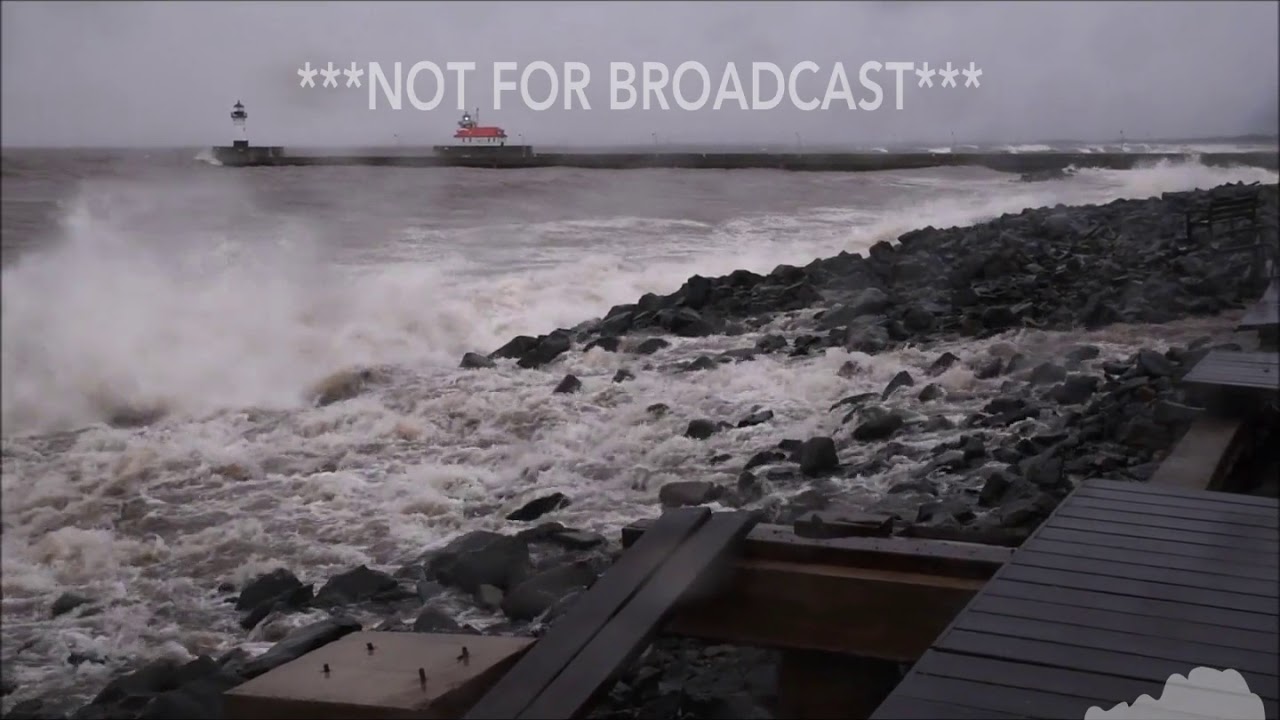 10-27-2017 Duluth, MN - Canal Park Boardwalk/Waves - YouTube