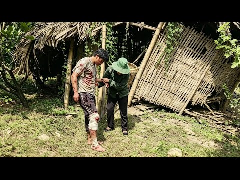 HaVy helped a homeless man who had an injury on his leg.