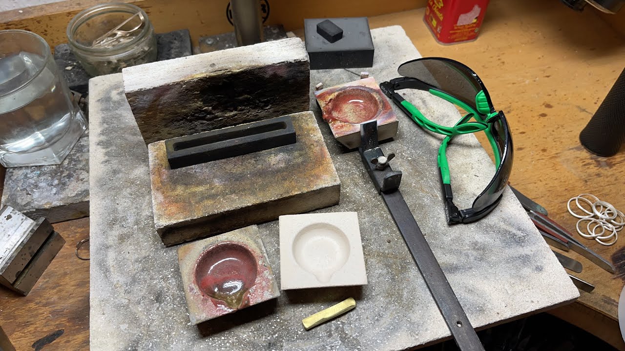 Preparing and Melting Silver in a Gold & Silver Crucible | Roberts & Co ...