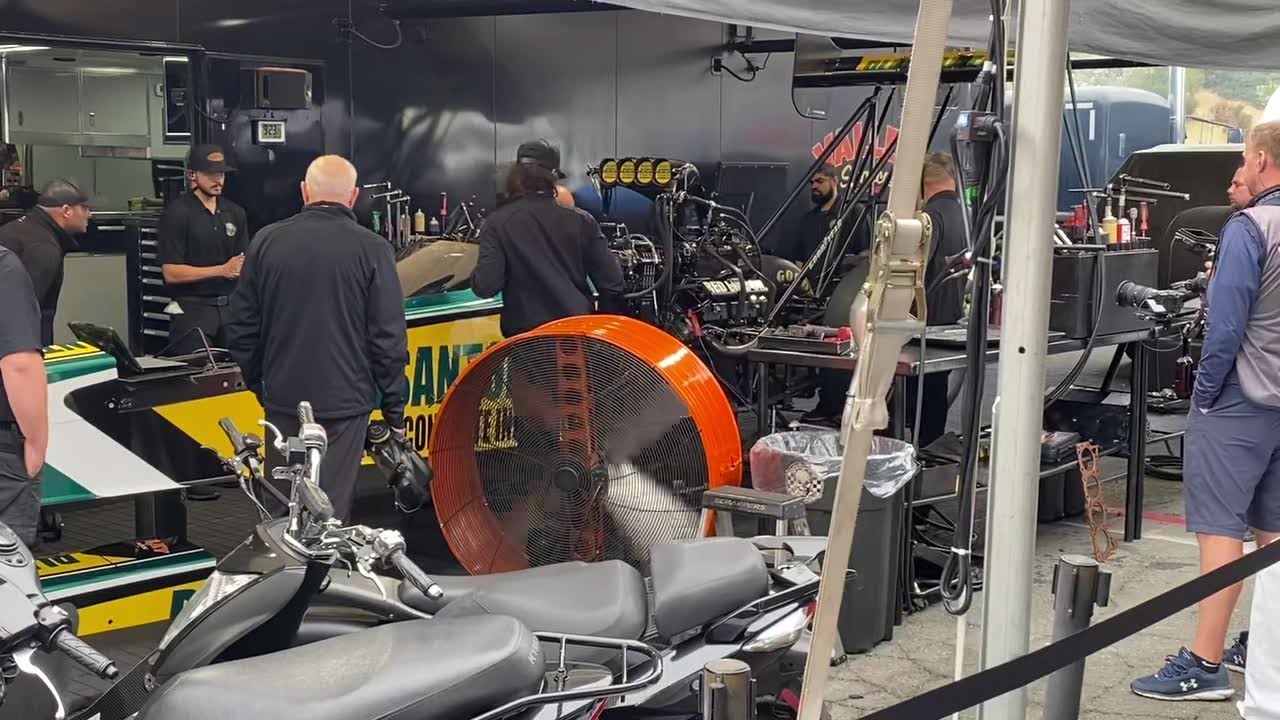 Video: A crew tests an 11,000-horsepower motor that has been completely ...