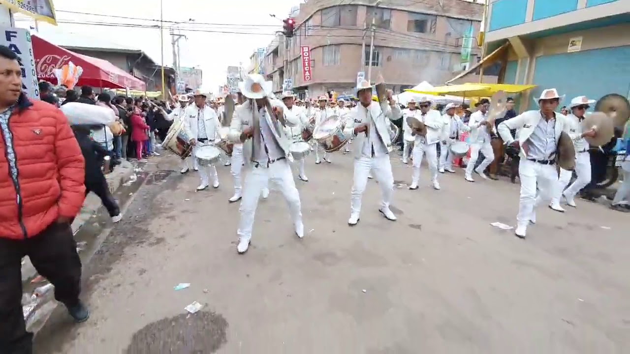 🎵BANDA UNICA Y ORIGINAL REAL MAJESTAD DE JULIACA.🎺CARNAVALES JULIACA ...