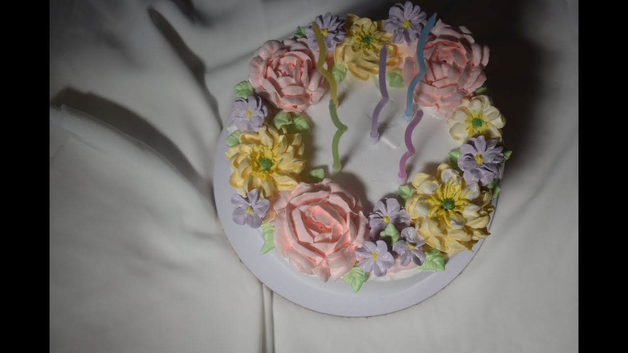 Floral Wreath Cake (Step by Step). How to pipe easy and simple cream ...