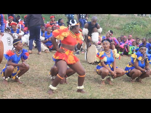 Zenze into yamehlo izintombi zigida ingoma kwaXimba - YouTube