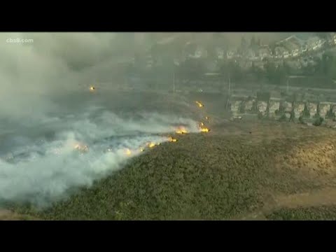 Easy Fire burning in Simi Valley - YouTube