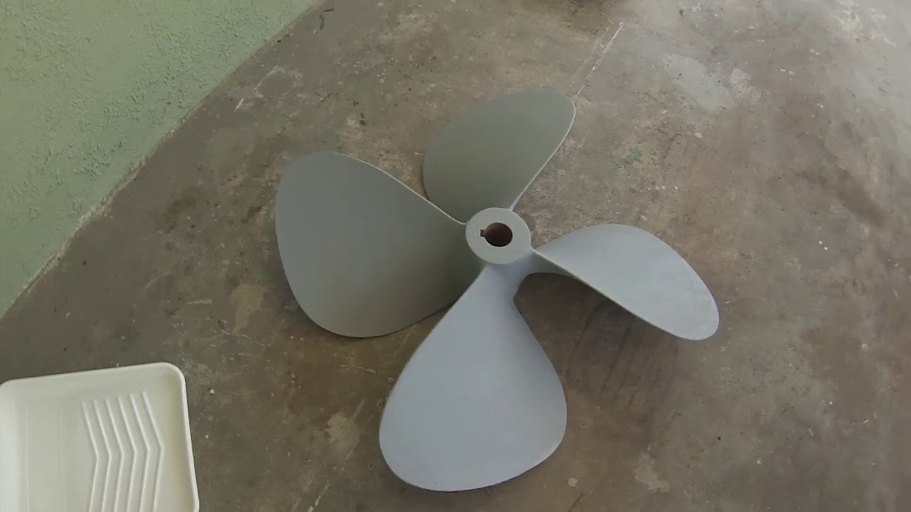 Props Interlux 2000e Micron CSC anitfouling - YouTube