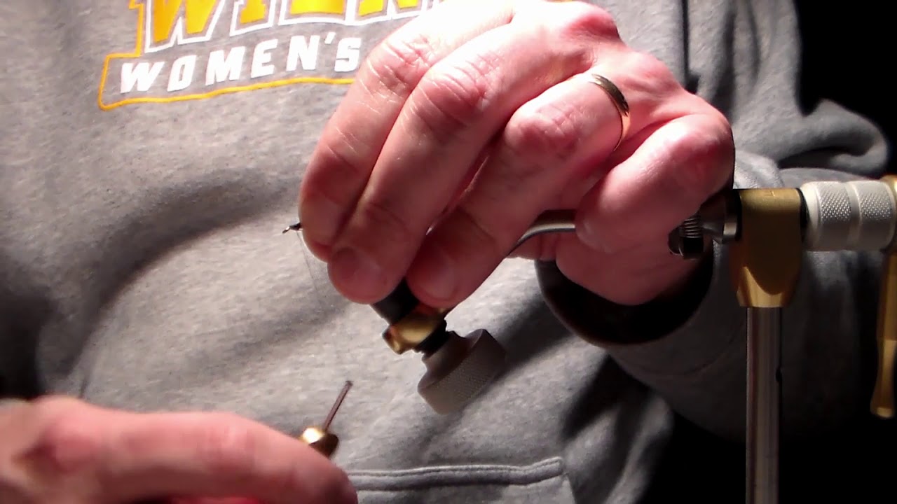 Tying a Catskill Style Bucktail Streamer - Beaverkill - YouTube