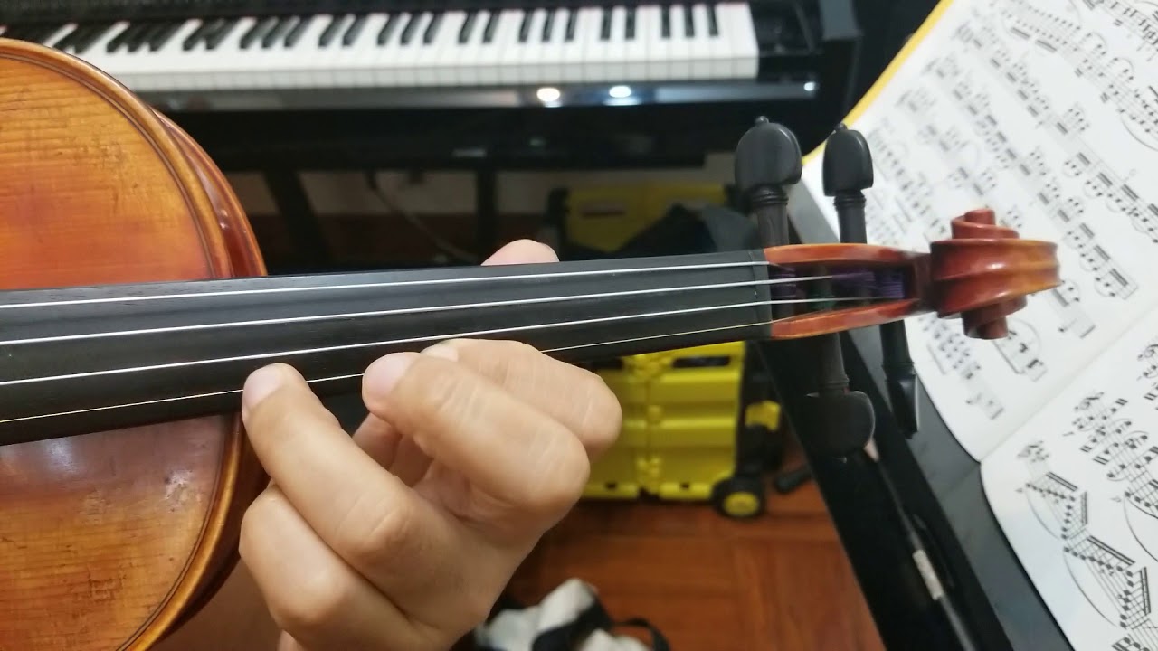 Left hand pizzicato demo for student - YouTube