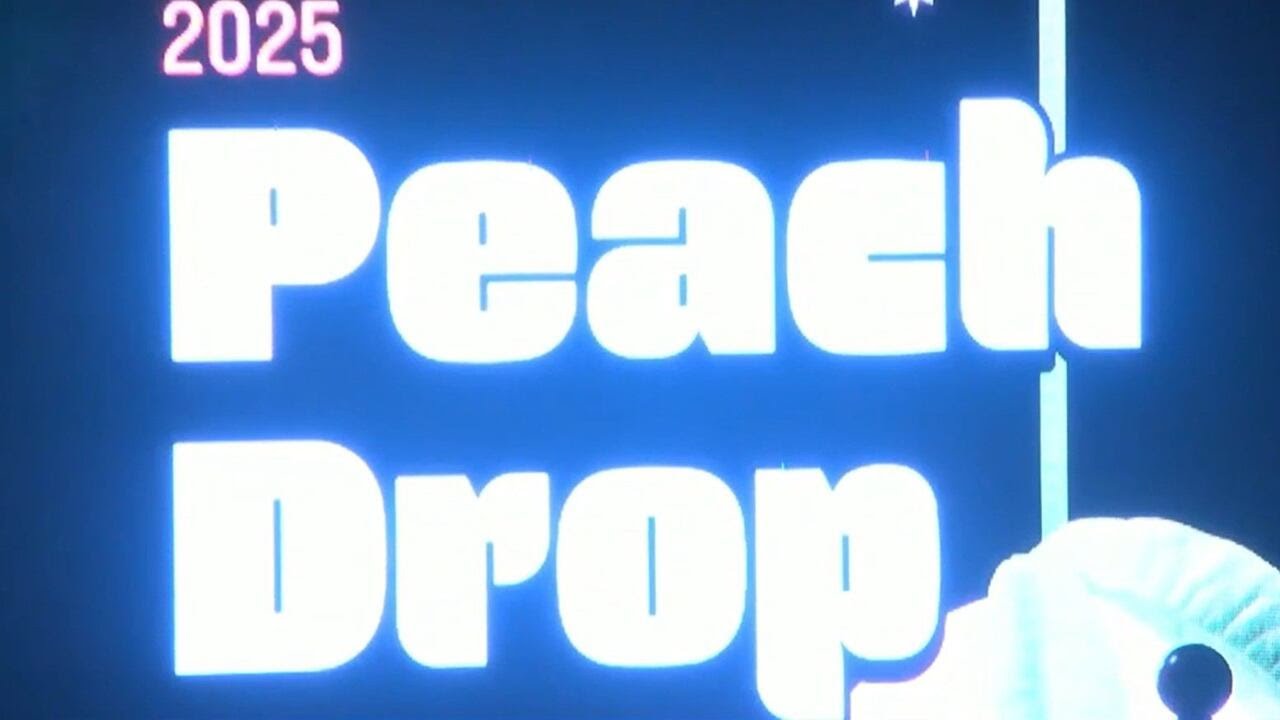 Peach Drop returns to Underground Atlanta to ring in new year - YouTube