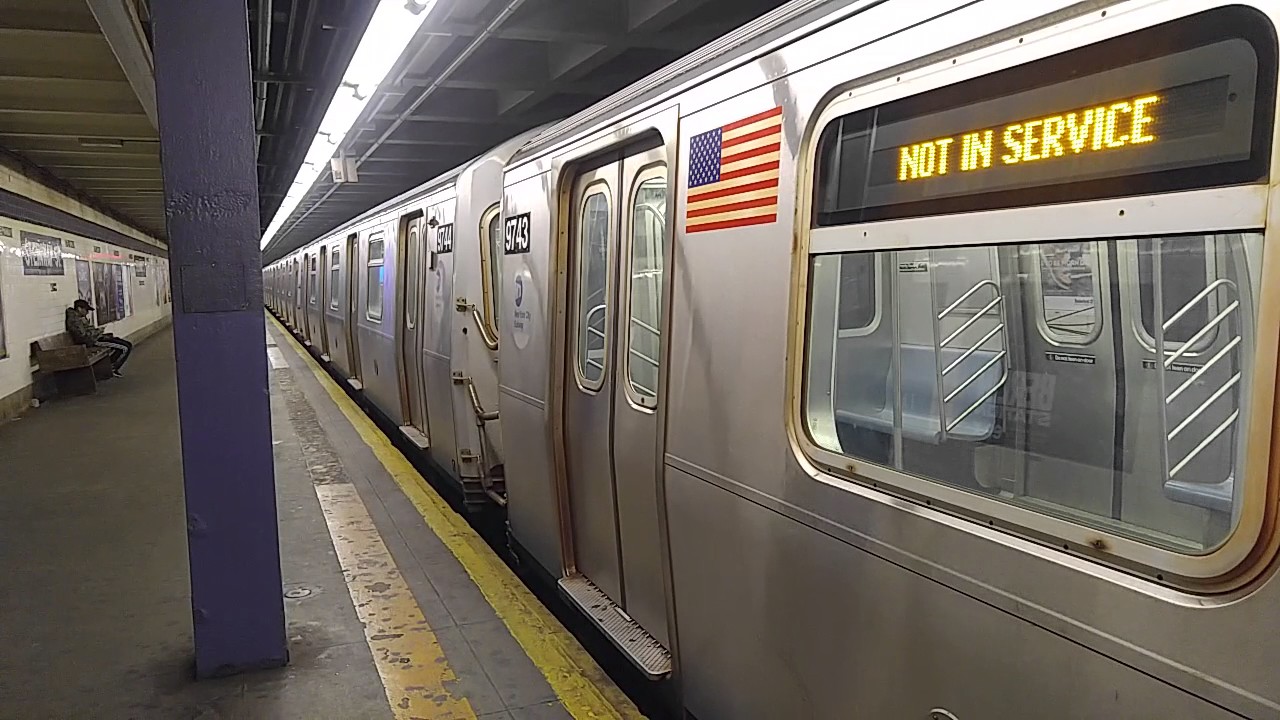 IND R160 Not In Service train departing Steinway Street - YouTube