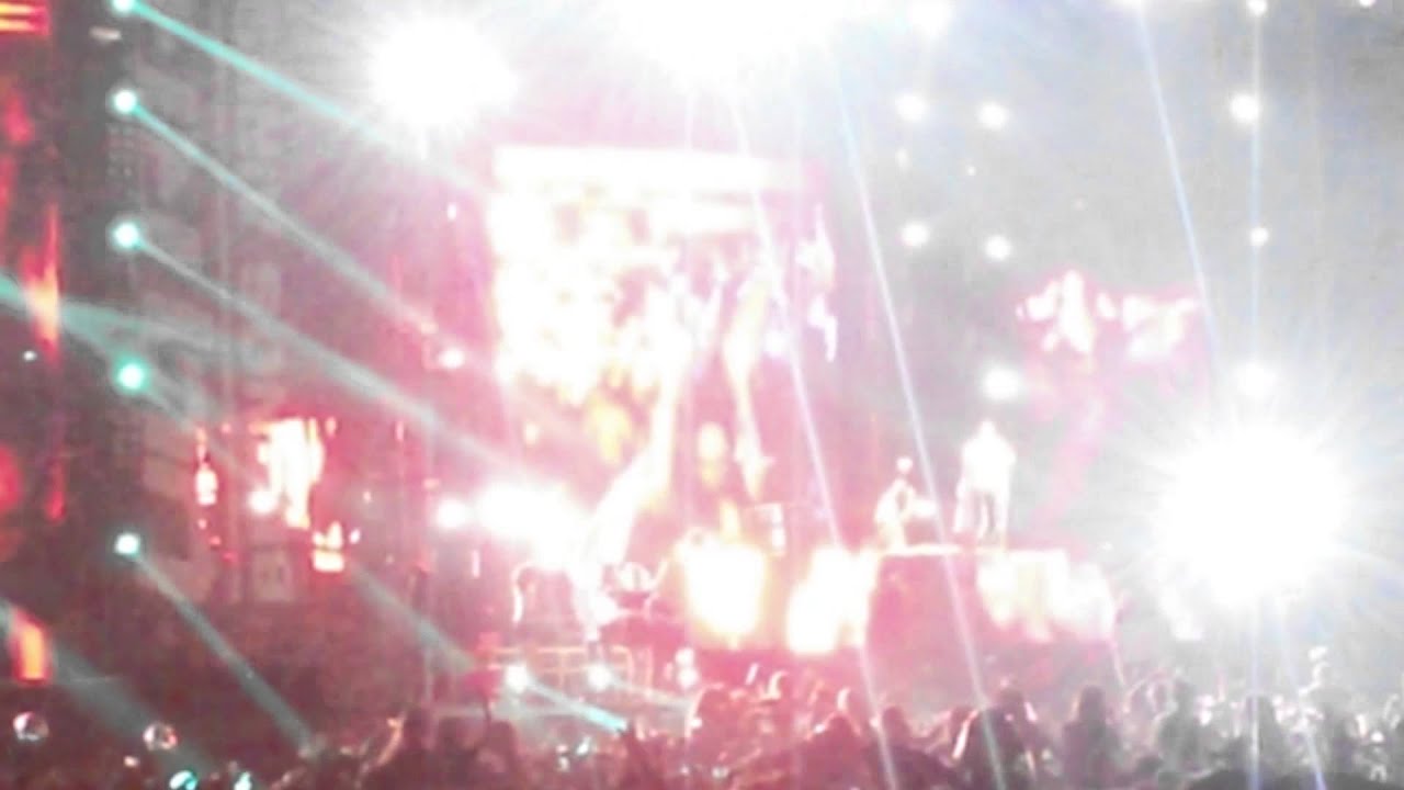 Steve Aoki - Turbulence (Ultra Music Festival Buenos Aires 2014) - YouTube