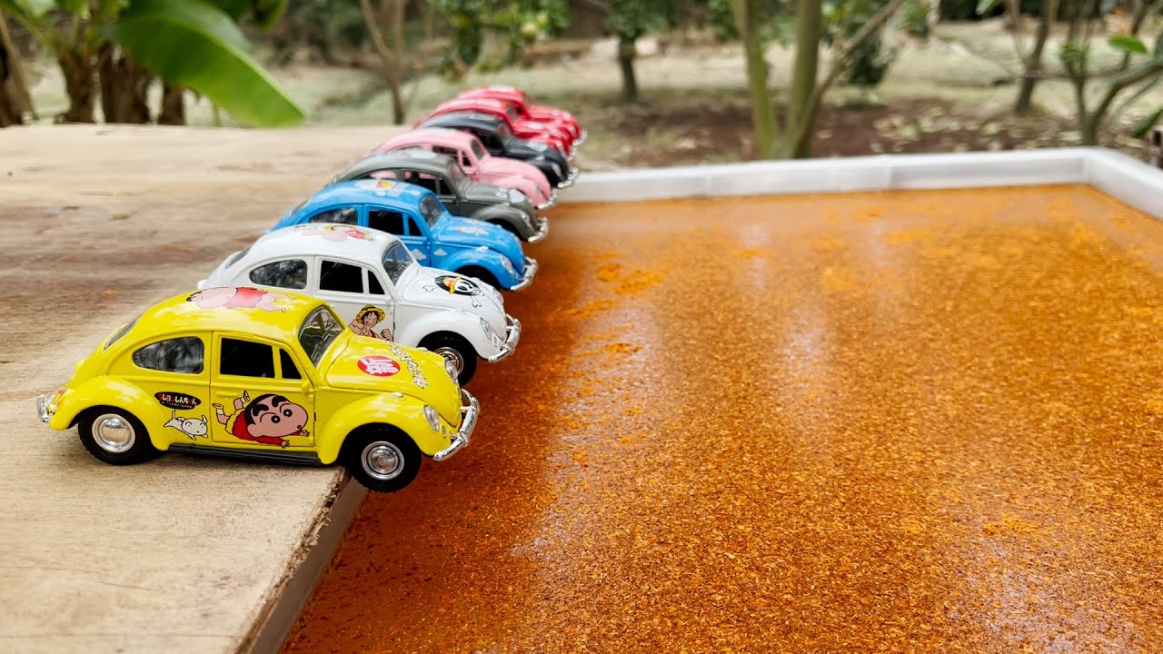 Many Models of Model Cars That Move Then Fall In The Water With Chili ...