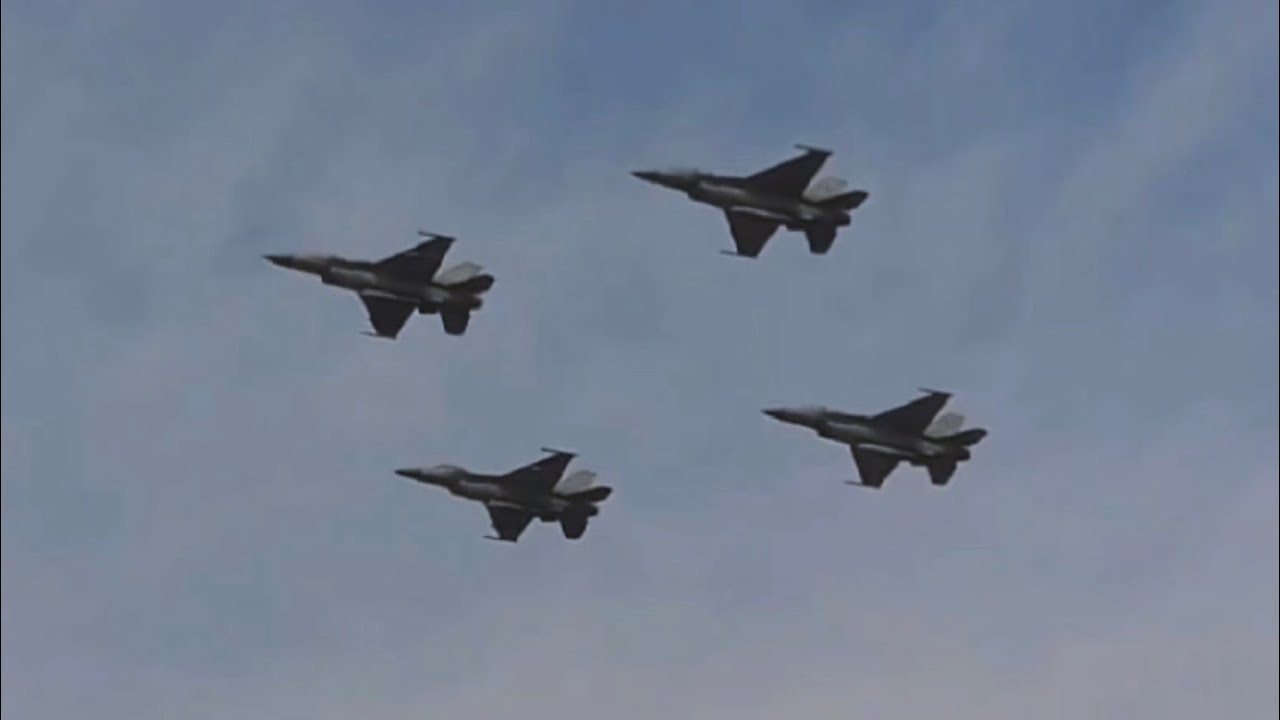 RTAF 4 F-16 Formation Fly by & Landing @ วันเด็กแห่งชาติกองทัพอากาศ ประจำปี 2561 - YouTube