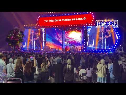 Van Kültür Yolu Festivali'nde Kıraç Rüzgarı: Binlerce Kişi Şarkılara Eşlik Etti