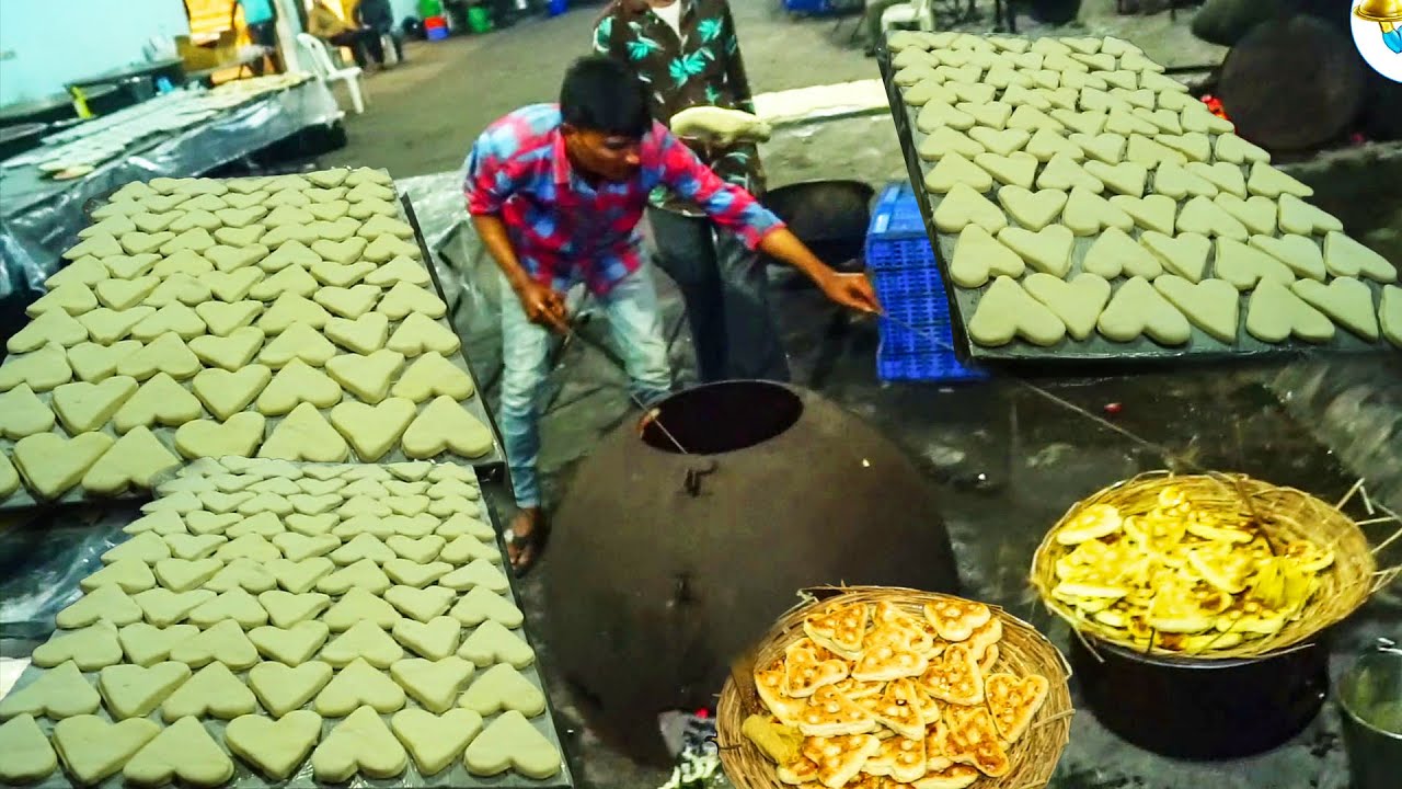Heart Shape Naan Roti | Dil Roti | Round Naan Roti Making شكل قلب نان ...