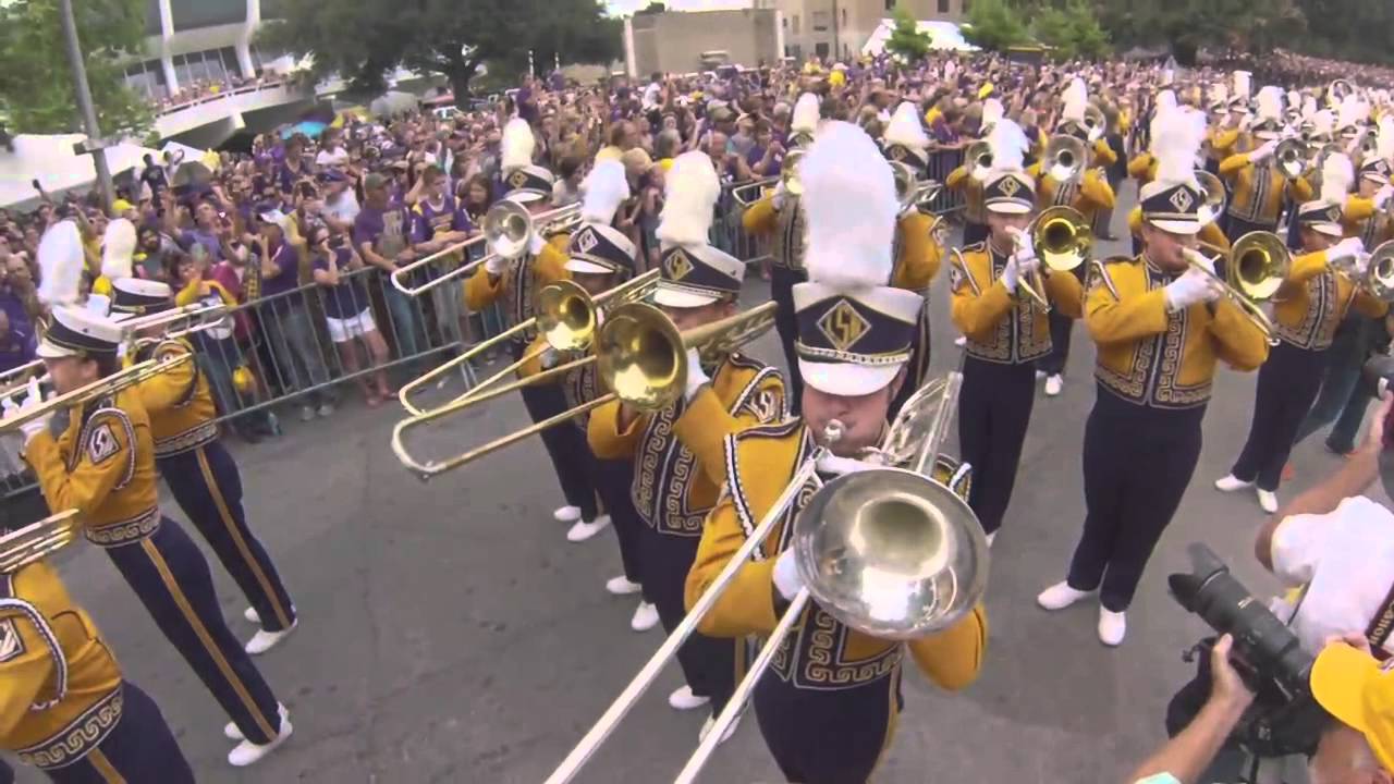 LSU team and band come down Victory Hill : Video - YouTube