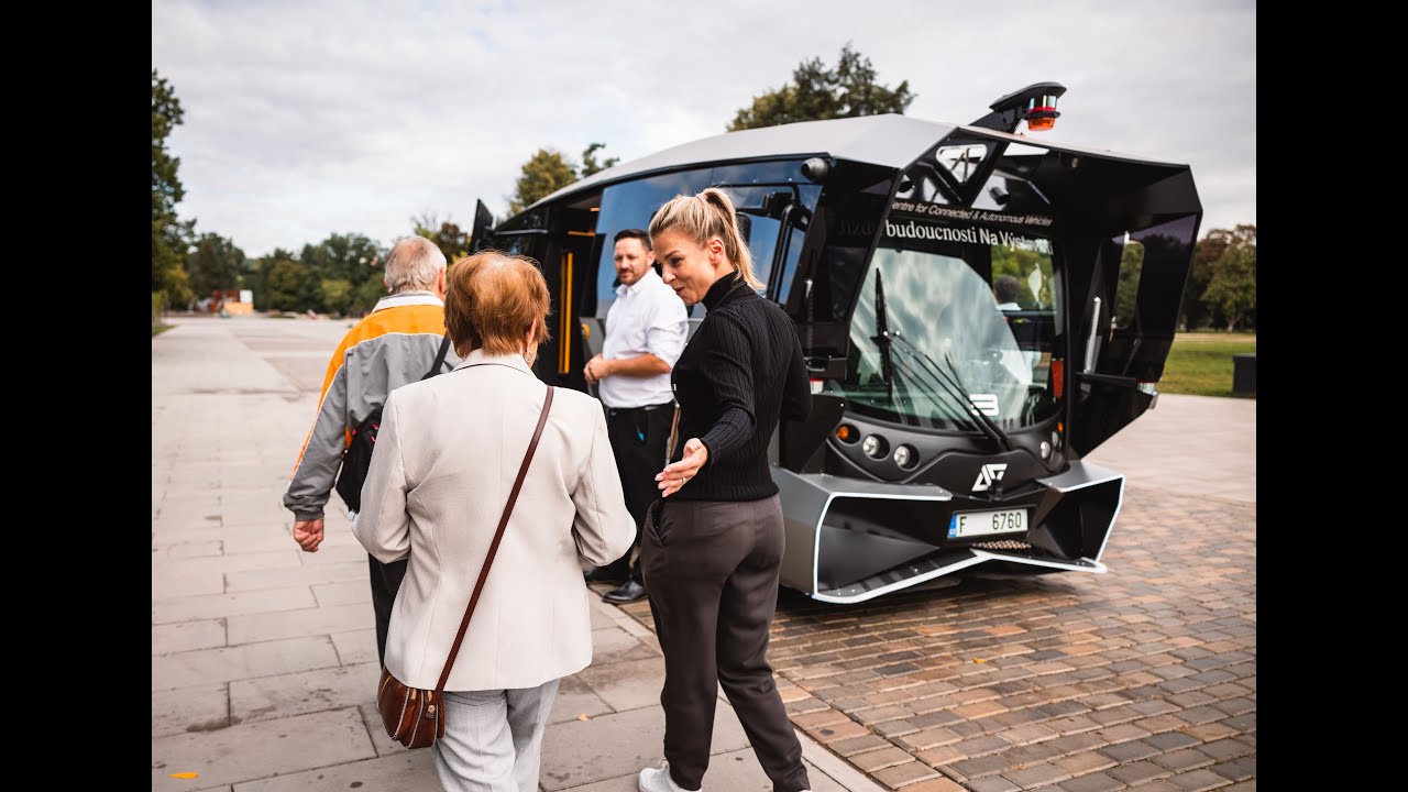 Autonomous shuttles in Czechia - pilot in Prague - LivingLAPT - YouTube
