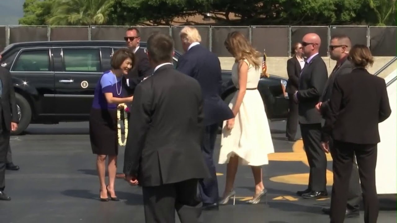 President Trump arrives in Hawaii before Asia trip/ Donald Trump visita ...