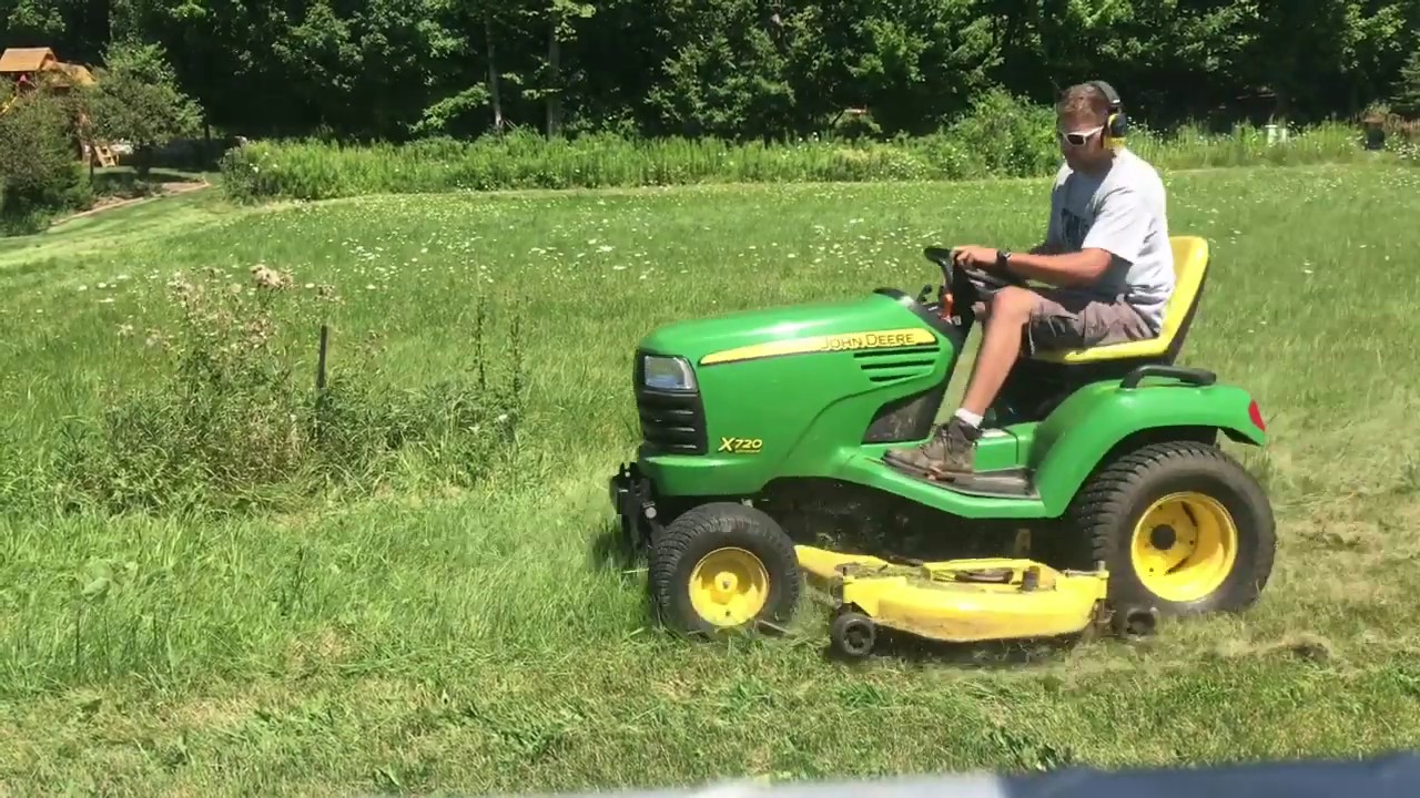 Working The John Deere X720 - YouTube