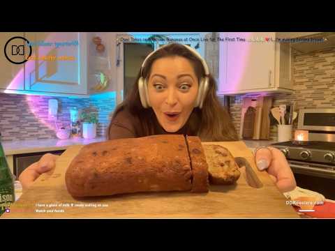 ✨Dani Takes on 4 Brown Bananas at Once Live for The First Time✨🍌🍌🍌🍌❤️ (...I'm making banana bread)