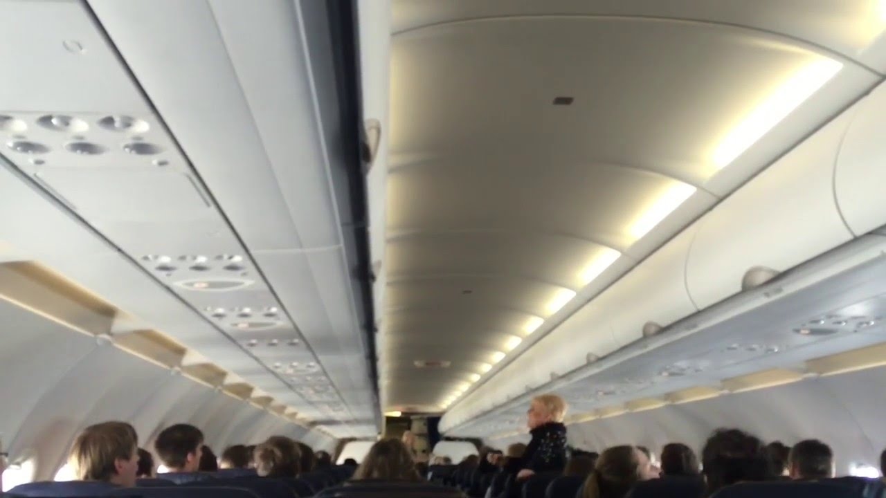 WAUW - At 39000 Feet above the North Atlantic - Passengers start to ...