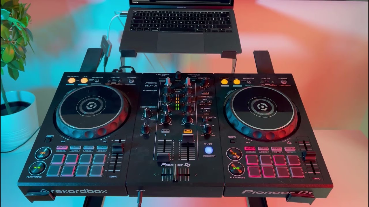 ‘Zak Vortex’ Quick Synthwave mix - YouTube