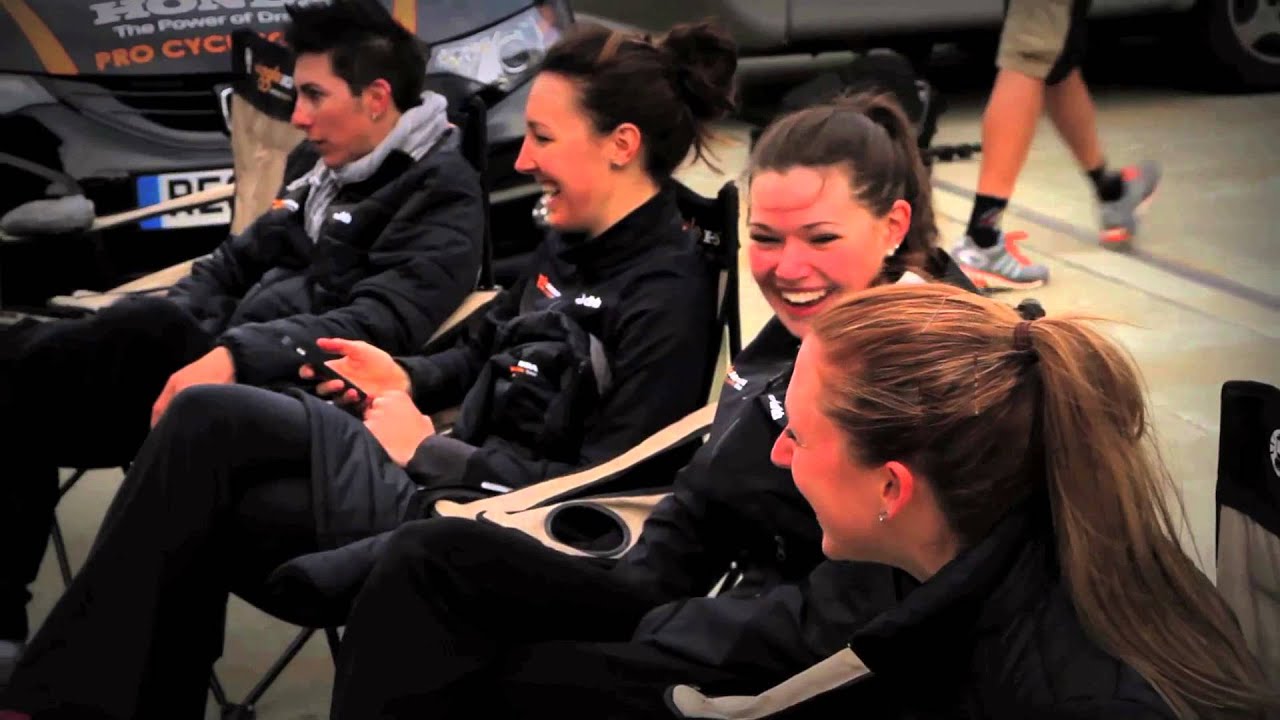 Wiggle Honda Tyre Changing Challenge Presented by Vittoria.com - YouTube