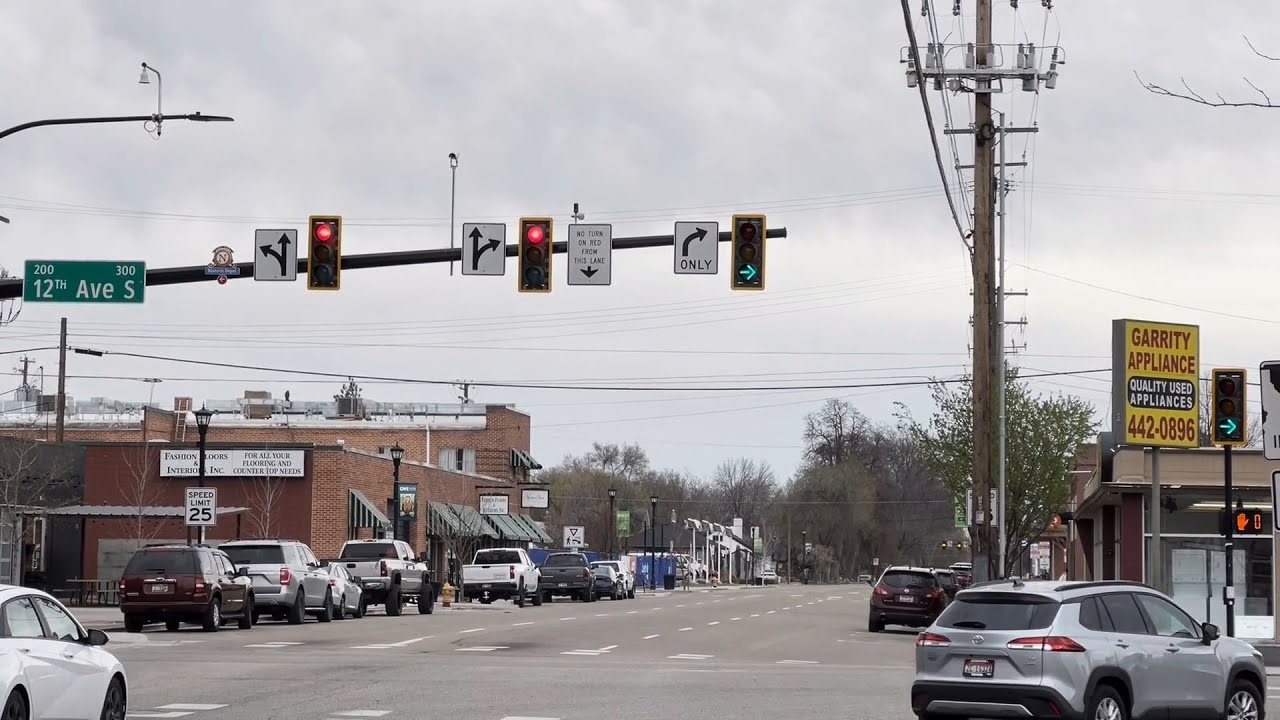 Protected Right Turn Overlap in Shared Lane & Exclusive Ped Phase - YouTube