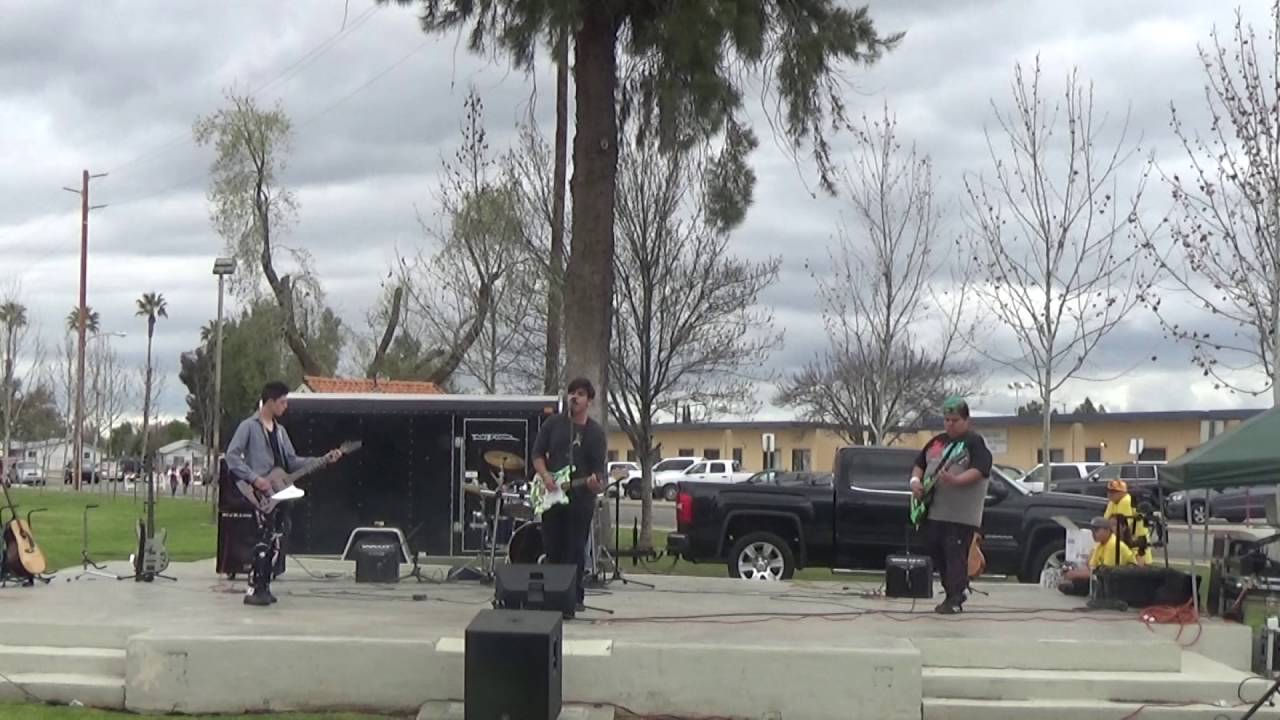 Live! at the Car Show: Casey Avenue - Basket Case(Greenday Cover) - YouTube