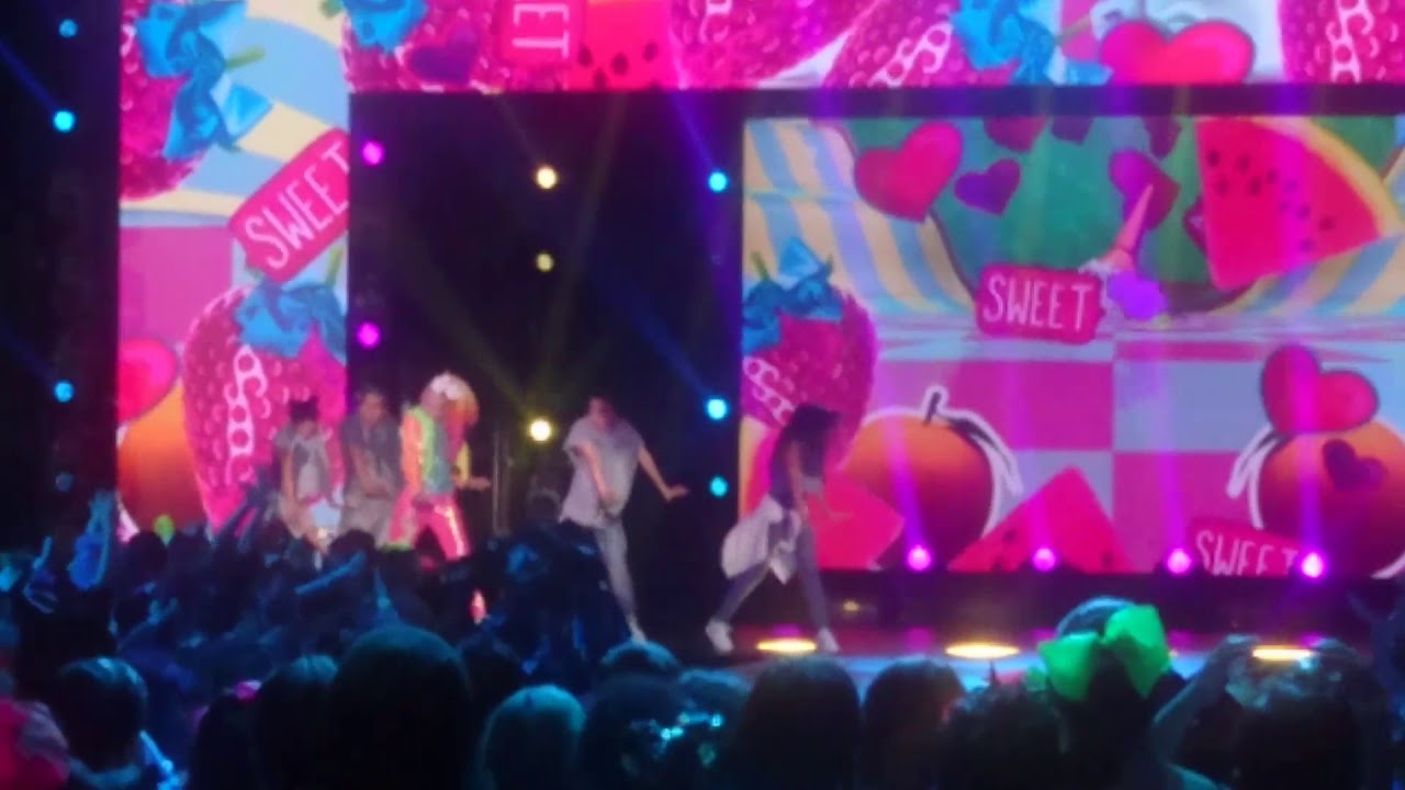 Slimmest 2017 Jojo Siwa Kid in a candy store - YouTube