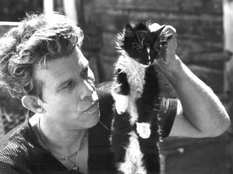 Tom Waits - Hound Dog - YouTube